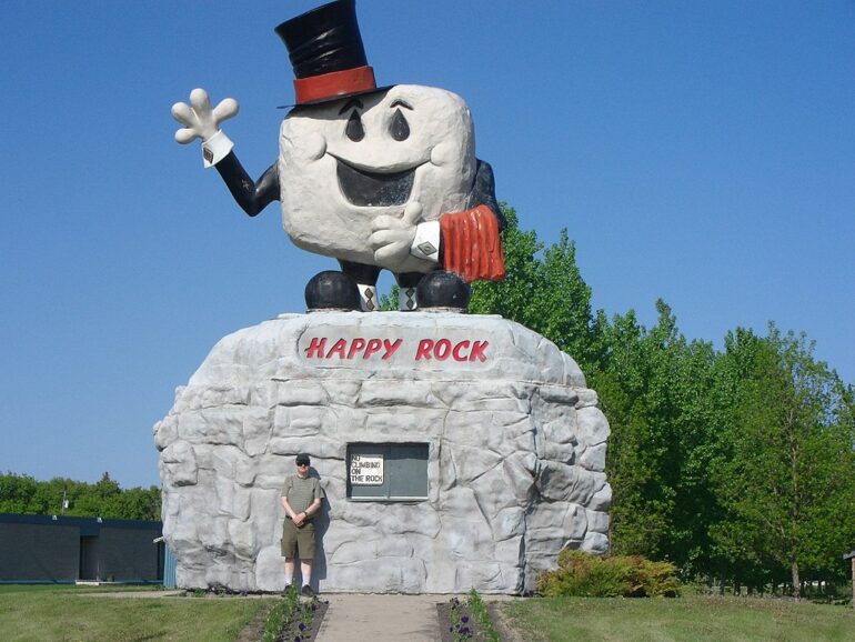 Giant roadside attractions for your next trip across Canada - Cottage Life