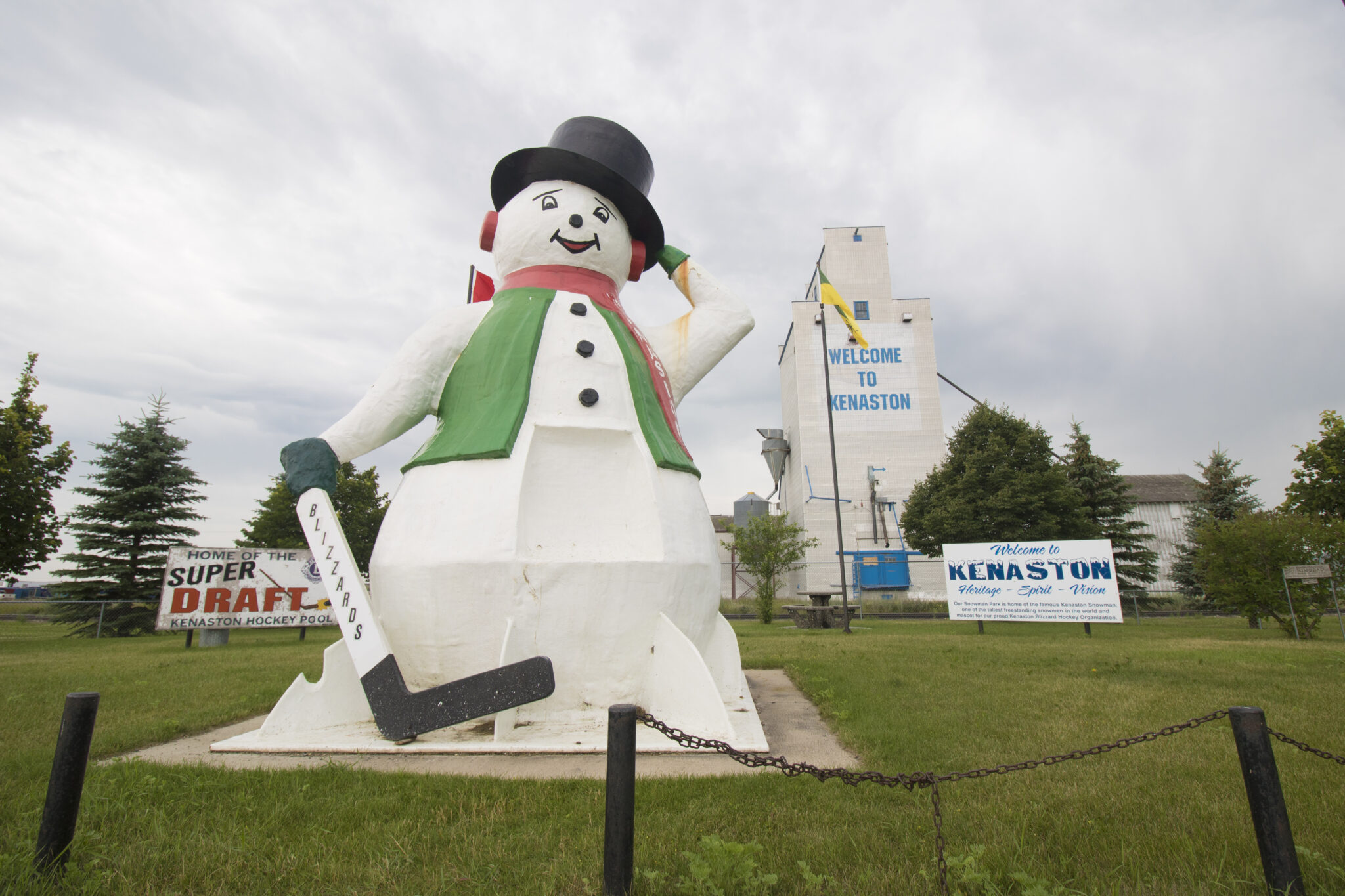 Giant roadside attractions for your next trip across Canada - Cottage Life