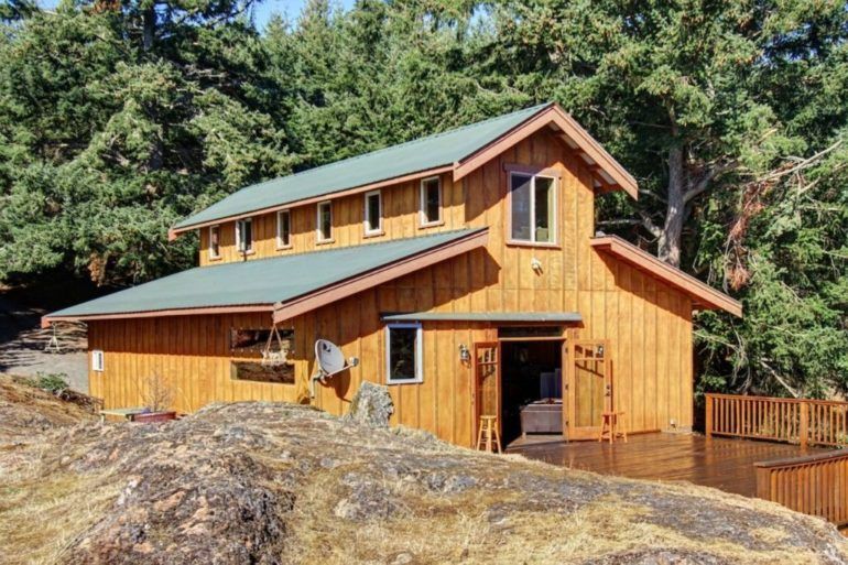 This converted barn boasts crazy beautiful views - Cottage Life