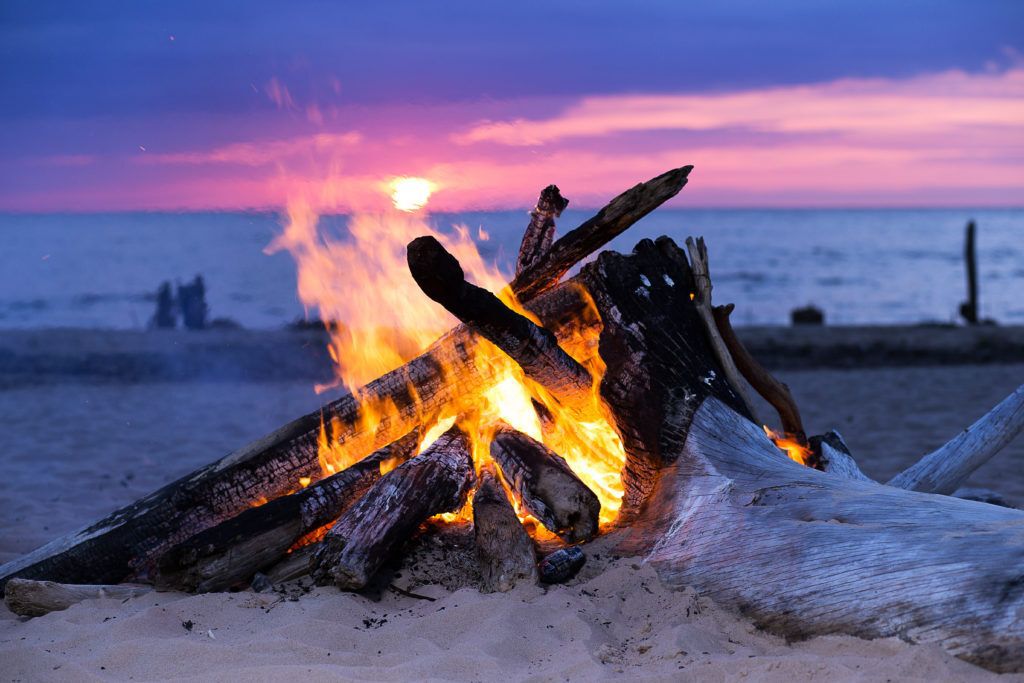 Build the perfect winter fire with these 6 tips | Cottage Life