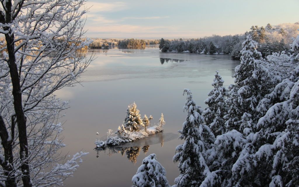 25 scenes that prove winter cottaging is the best - Cottage Life