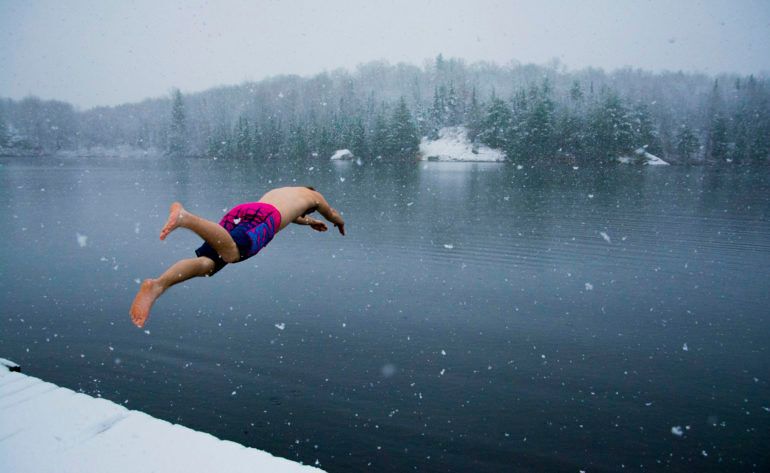 25 scenes that prove winter cottaging is the best - Cottage Life